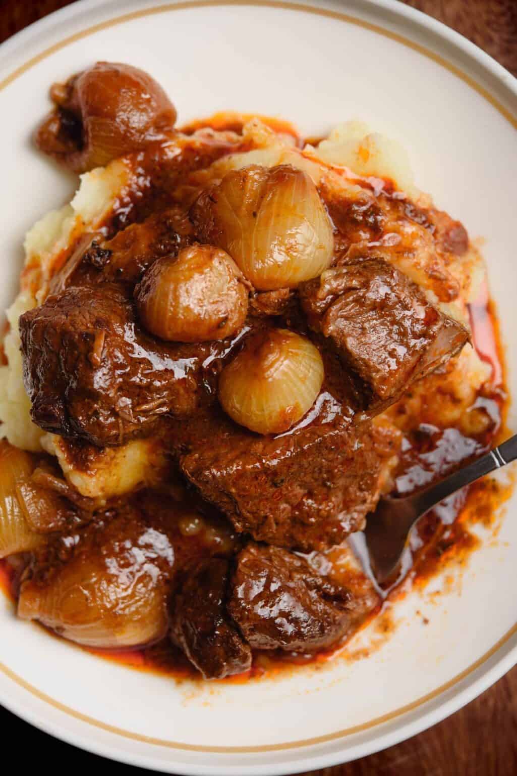 Beef Stifado (Greek beef onion stew) - Real Greek Recipes