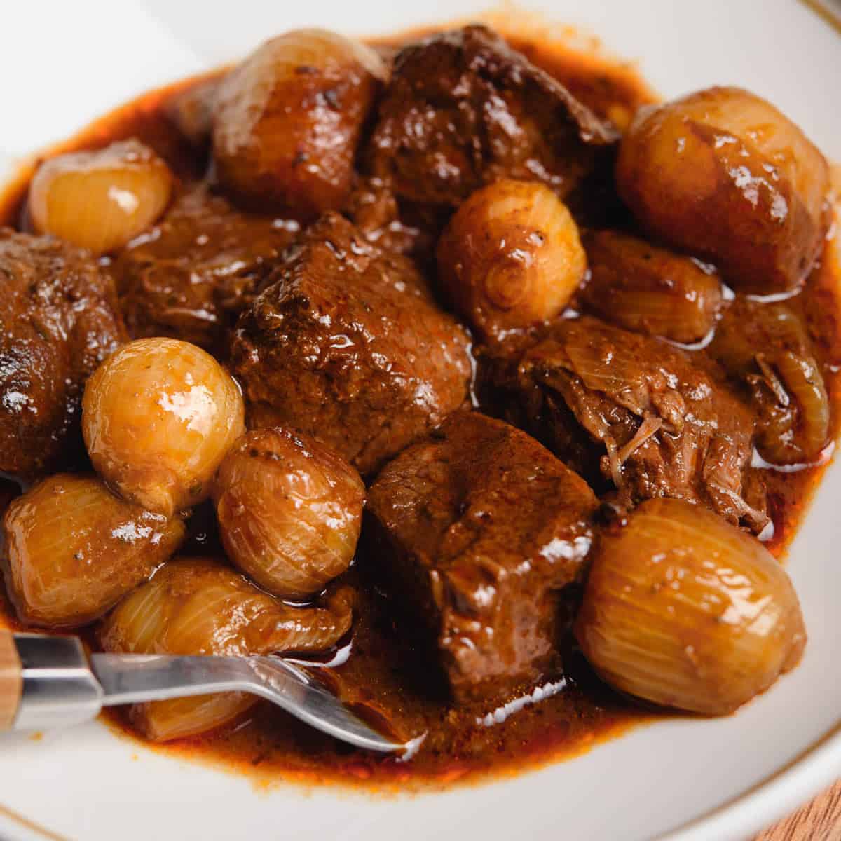 Beef Stifado (Greek beef onion stew) - Real Greek Recipes