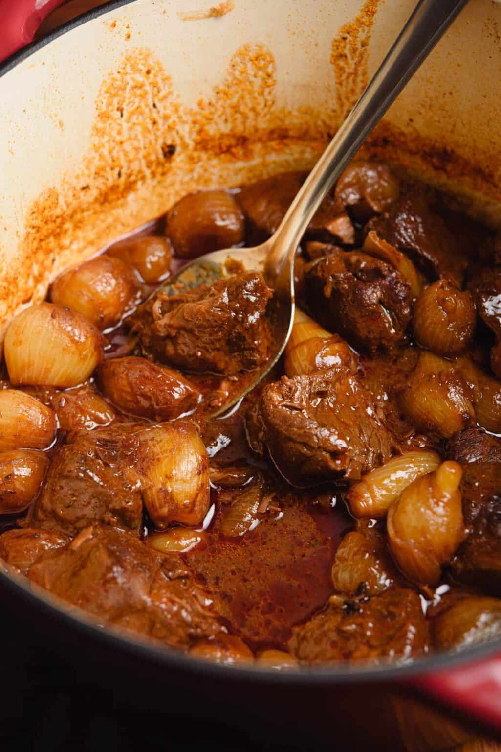 Beef Stifado (Greek beef onion stew) - Real Greek Recipes